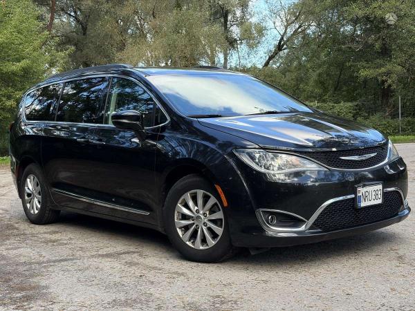 Chrysler Pacifica 2017 in Ukmerge on AUTOMOTO.COM.LV Black Chrysler Pacifica 2017 in Ukmerge, with an engine capacity of 3.61 L and mileage of 196 thousand km for 7700 β¬, photo 4 on AUTOMOTO.COM.LV