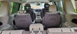 Black Chrysler Pacifica 2017 in Vilnius, with an engine capacity of 3.61 L and mileage of 84 thousand km for 10400 €, photo 9 on AUTOMOTO.COM.LV