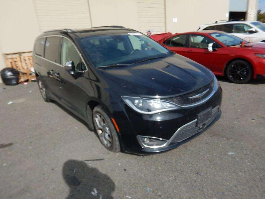 Black Chrysler Pacifica 2018 in Kaunas, with an engine capacity of 3.61 L and mileage of 143 thousand km for 10350 €, photo 1 on AUTOMOTO.COM.LV