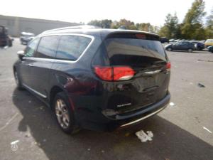Black Chrysler Pacifica 2018 in Kaunas, with an engine capacity of 3.61 L and mileage of 143 thousand km for 10350 €, photo 5 on AUTOMOTO.COM.LV