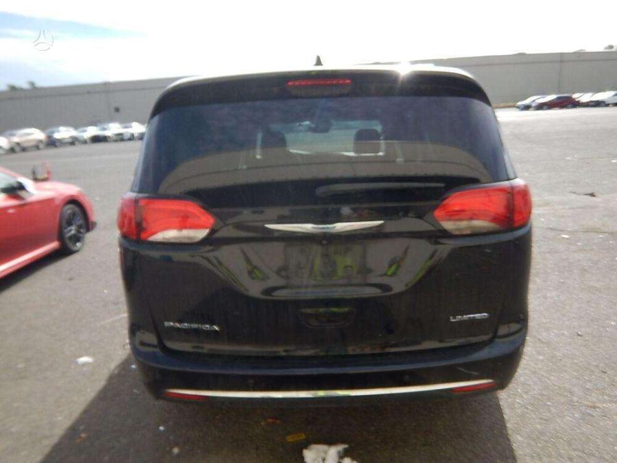 Black Chrysler Pacifica 2018 in Kaunas, with an engine capacity of 3.61 L and mileage of 143 thousand km for 10350 €, photo 14 on AUTOMOTO.COM.LV