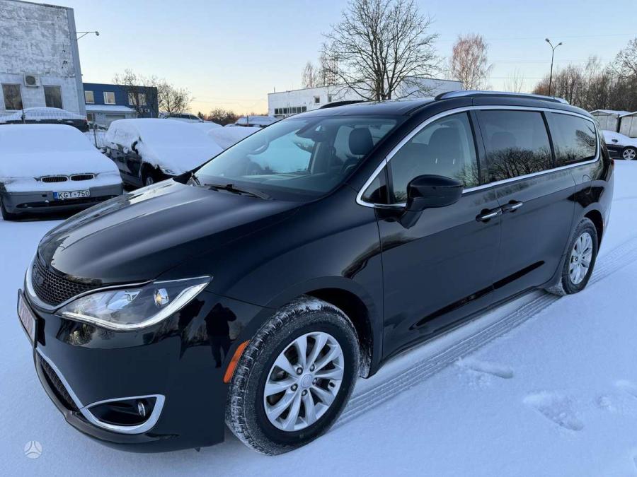 Melns Chrysler Pacifica 2018 Šauļi, ar dzinēja tilpumu 3.61 L un nobraukumu 174 tūkst. km par 13000 €, foto 2 vietnē AUTOMOTO.COM.LV