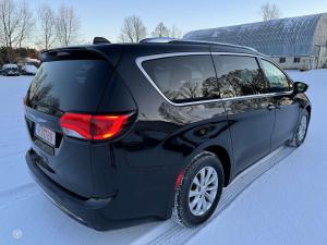 Melns Chrysler Pacifica 2018 Šauļi, ar dzinēja tilpumu 3.61 L un nobraukumu 174 tūkst. km par 13000 €, foto 6 vietnē AUTOMOTO.COM.LV