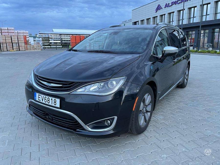 Melns Chrysler Pacifica 2018 Viļņa, ar dzinēja tilpumu 3.61 L un nobraukumu 192 tūkst. km par 19200 €, foto 1 vietnē AUTOMOTO.COM.LV