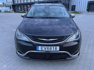 Melns Chrysler Pacifica 2018 Viļņa, ar dzinēja tilpumu 3.61 L un nobraukumu 192 tūkst. km par 19200 €, foto 2 vietnē AUTOMOTO.COM.LV