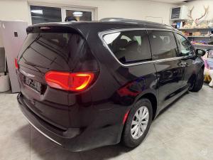 Melns Chrysler Pacifica 2018 Šauļi, ar dzinēja tilpumu 3.61 L un nobraukumu 221 tūkst. km par 13250 €, foto 8 vietnē AUTOMOTO.COM.LV
