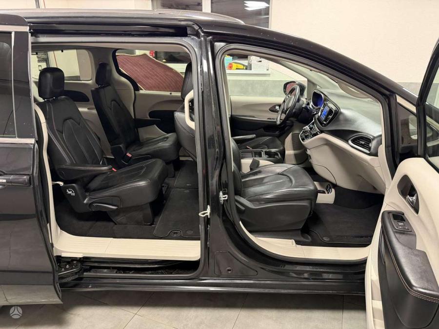 Melns Chrysler Pacifica 2018 Šauļi, ar dzinēja tilpumu 3.61 L un nobraukumu 221 tūkst. km par 13250 €, foto 12 vietnē AUTOMOTO.COM.LV