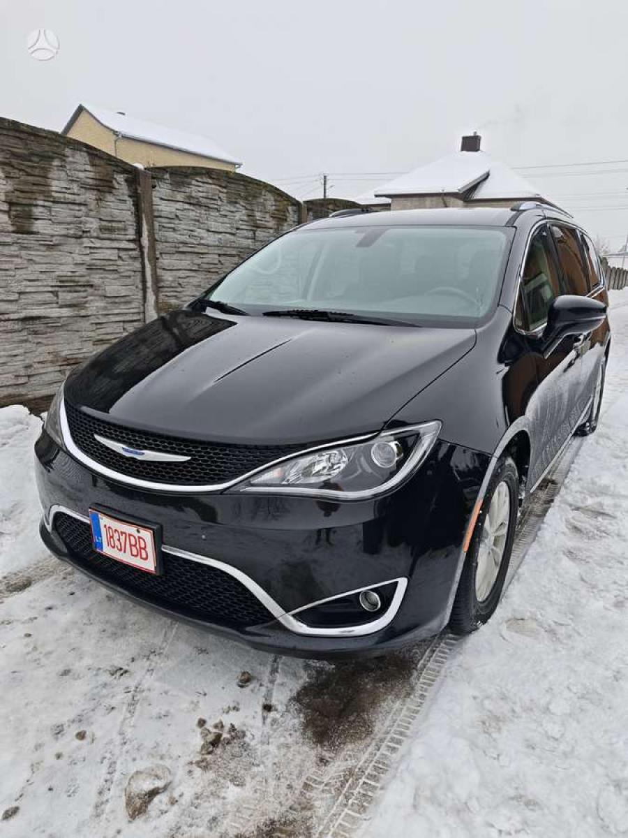 Melns Chrysler Pacifica 2018 Kauņa, ar dzinēja tilpumu 3.60 L un nobraukumu 164 tūkst. km par 13800 €, foto 1 vietnē AUTOMOTO.COM.LV