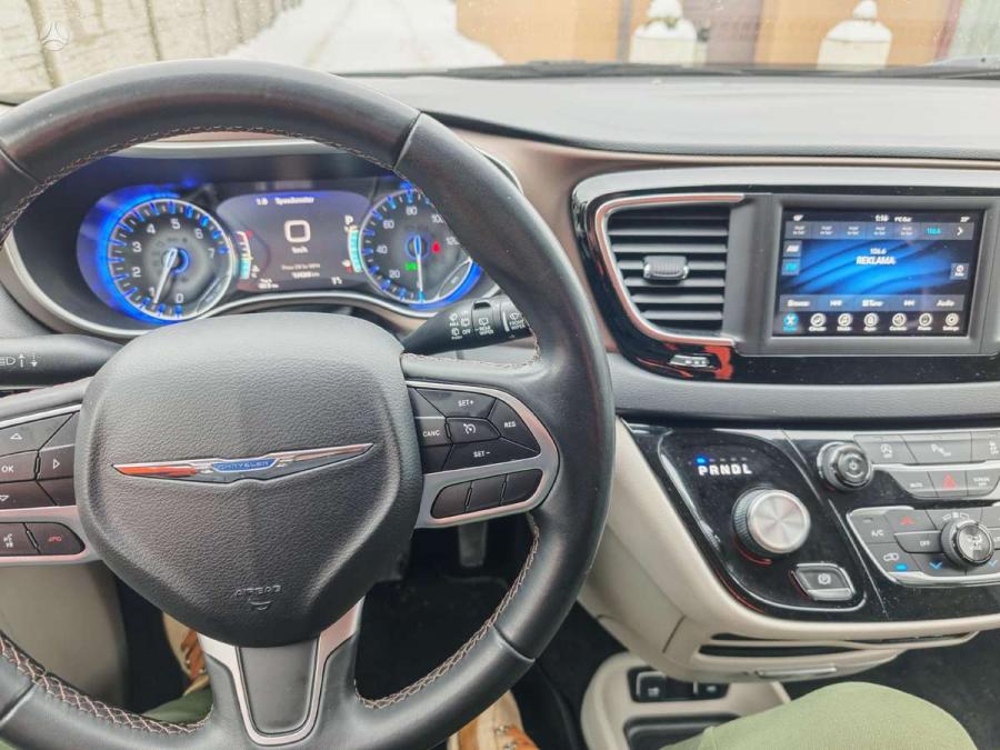 Melns Chrysler Pacifica 2018 Kauņa, ar dzinēja tilpumu 3.60 L un nobraukumu 164 tūkst. km par 13800 €, foto 7 vietnē AUTOMOTO.COM.LV