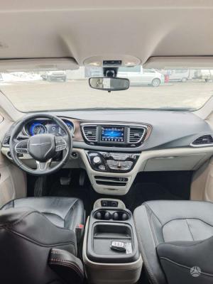 Melns Chrysler Pacifica 2018 Kauņa, ar dzinēja tilpumu 3.60 L un nobraukumu 164 tūkst. km par 13800 €, foto 9 vietnē AUTOMOTO.COM.LV