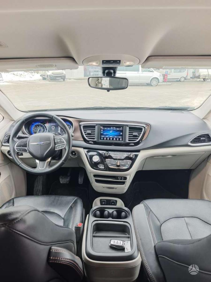 Melns Chrysler Pacifica 2018 Kauņa, ar dzinēja tilpumu 3.60 L un nobraukumu 164 tūkst. km par 13800 €, foto 9 vietnē AUTOMOTO.COM.LV