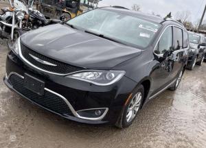Melns Chrysler Pacifica 2018 Klaipėda, ar dzinēja tilpumu 3.60 L un nobraukumu 180 tūkst. km par 8500 €, foto  vietnē AUTOMOTO.COM.LV