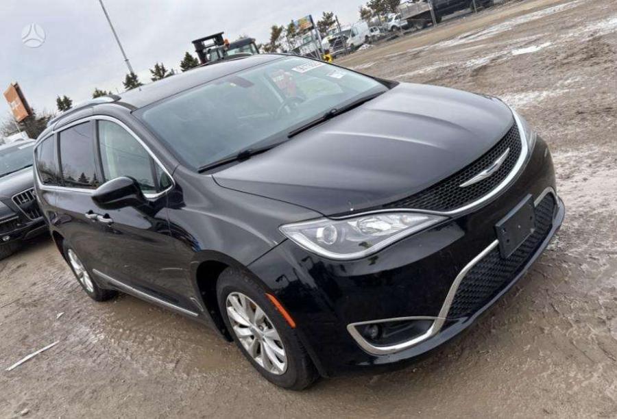 Melns Chrysler Pacifica 2018 Klaipėda, ar dzinēja tilpumu 3.60 L un nobraukumu 180 tūkst. km par 8500 €, foto 3 vietnē AUTOMOTO.COM.LV