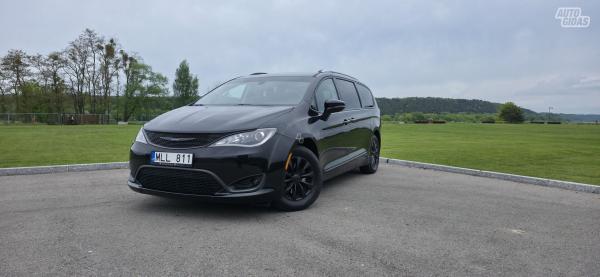 Melns Chrysler Pacifica 2018 Kauņa, ar dzinēja tilpumu 3.60 L un nobraukumu 110 tūkst. km par 15500 €, foto 1 vietnē AUTOMOTO.COM.LV
