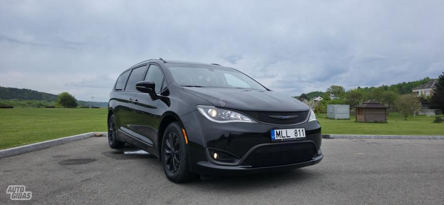 Melns Chrysler Pacifica 2018 Kauņa, ar dzinēja tilpumu 3.60 L un nobraukumu 110 tūkst. km par 15500 €, foto 4 vietnē AUTOMOTO.COM.LV