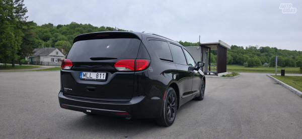 Melns Chrysler Pacifica 2018 Kauņa, ar dzinēja tilpumu 3.60 L un nobraukumu 110 tūkst. km par 15500 €, foto 5 vietnē AUTOMOTO.COM.LV