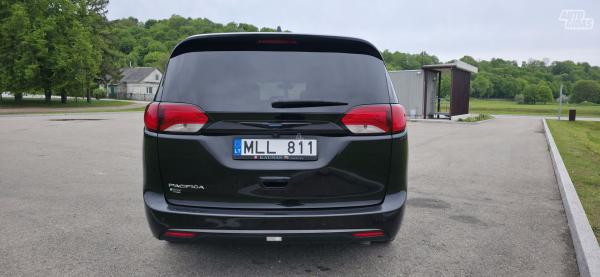 Melns Chrysler Pacifica 2018 Kauņa, ar dzinēja tilpumu 3.60 L un nobraukumu 110 tūkst. km par 15500 €, foto 6 vietnē AUTOMOTO.COM.LV