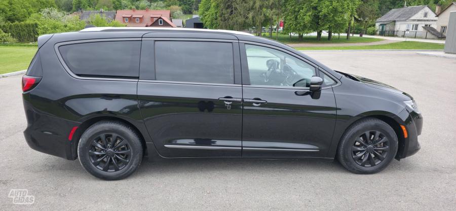 Melns Chrysler Pacifica 2018 Kauņa, ar dzinēja tilpumu 3.60 L un nobraukumu 110 tūkst. km par 15500 €, foto 9 vietnē AUTOMOTO.COM.LV