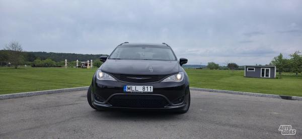 Melns Chrysler Pacifica 2018 Kauņa, ar dzinēja tilpumu 3.60 L un nobraukumu 110 tūkst. km par 15500 €, foto 2 vietnē AUTOMOTO.COM.LV