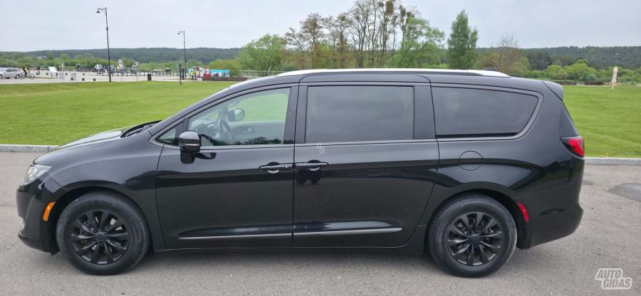 Melns Chrysler Pacifica 2018 Kauņa, ar dzinēja tilpumu 3.60 L un nobraukumu 110 tūkst. km par 15500 €, foto 8 vietnē AUTOMOTO.COM.LV