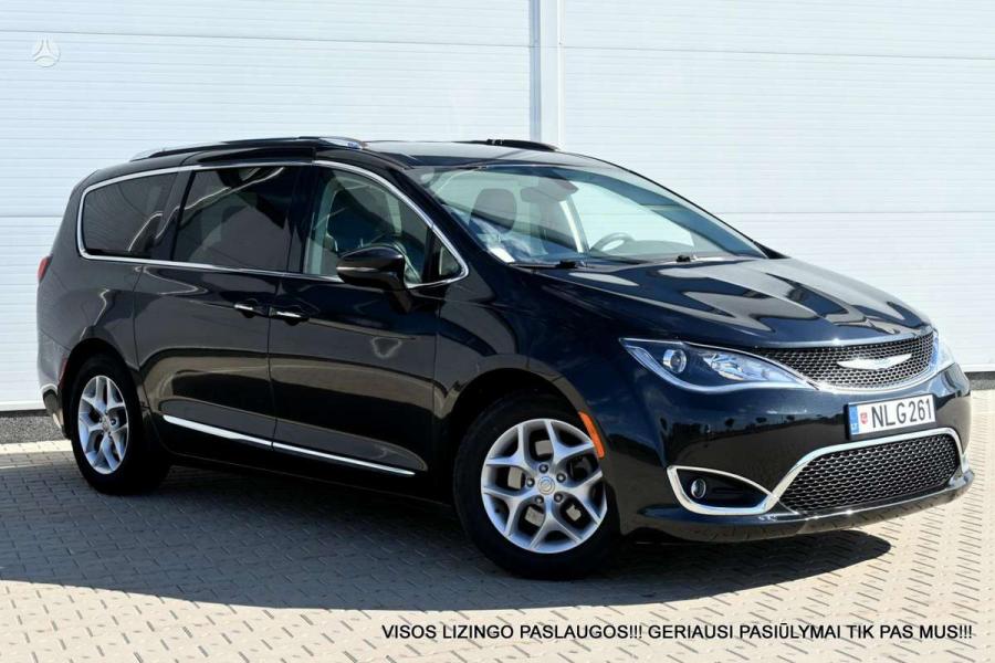 Black Chrysler Pacifica 2018 in Kretinga, with an engine capacity of 3.61 L and mileage of 131 thousand km for 15499 €, photo 1 on AUTOMOTO.COM.LV