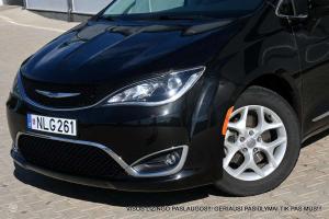 Black Chrysler Pacifica 2018 in Kretinga, with an engine capacity of 3.61 L and mileage of 131 thousand km for 15499 €, photo 5 on AUTOMOTO.COM.LV
