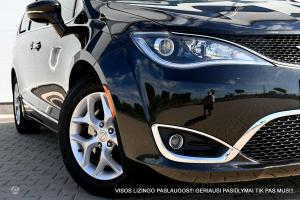 Black Chrysler Pacifica 2018 in Kretinga, with an engine capacity of 3.61 L and mileage of 131 thousand km for 15499 €, photo 7 on AUTOMOTO.COM.LV