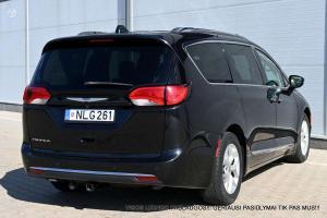Black Chrysler Pacifica 2018 in Kretinga, with an engine capacity of 3.61 L and mileage of 131 thousand km for 15499 €, photo 8 on AUTOMOTO.COM.LV