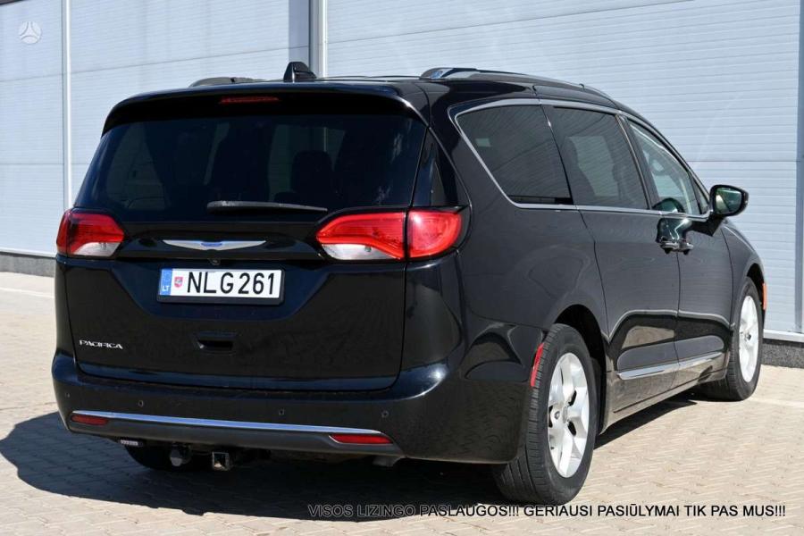 Black Chrysler Pacifica 2018 in Kretinga, with an engine capacity of 3.61 L and mileage of 131 thousand km for 15499 €, photo 8 on AUTOMOTO.COM.LV