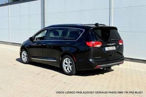 Black Chrysler Pacifica 2018 in Kretinga, with an engine capacity of 3.61 L and mileage of 131 thousand km for 15499 €, photo 15 on AUTOMOTO.COM.LV