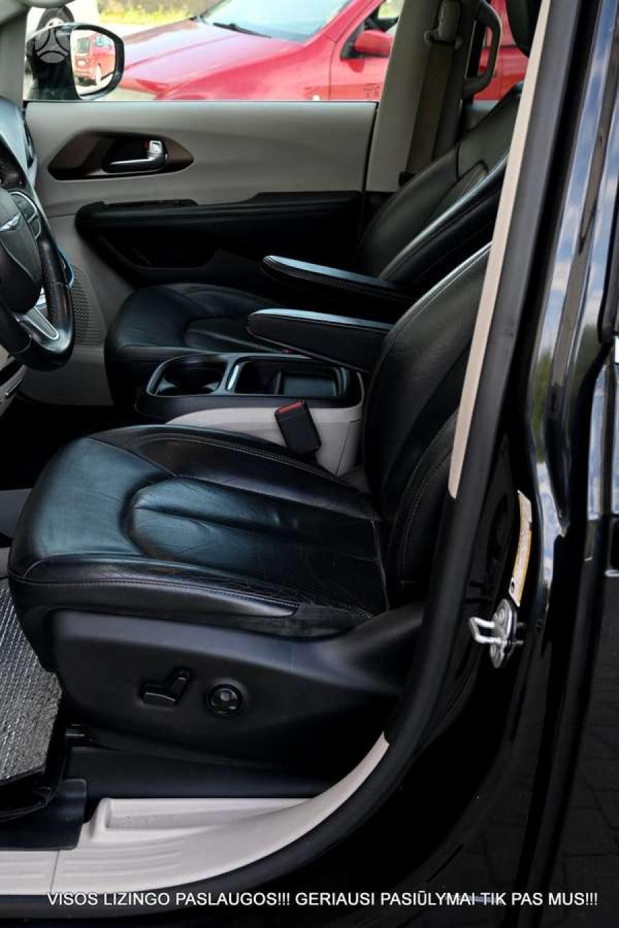 Black Chrysler Pacifica 2018 in Kretinga, with an engine capacity of 3.61 L and mileage of 131 thousand km for 15499 €, photo 20 on AUTOMOTO.COM.LV