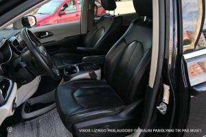 Black Chrysler Pacifica 2018 in Kretinga, with an engine capacity of 3.61 L and mileage of 131 thousand km for 15499 €, photo 21 on AUTOMOTO.COM.LV
