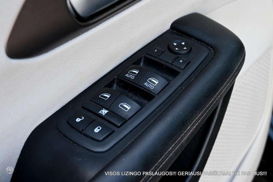 Black Chrysler Pacifica 2018 in Kretinga, with an engine capacity of 3.61 L and mileage of 131 thousand km for 15499 €, photo 22 on AUTOMOTO.COM.LV