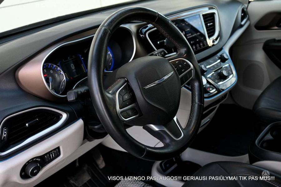 Black Chrysler Pacifica 2018 in Kretinga, with an engine capacity of 3.61 L and mileage of 131 thousand km for 15499 €, photo 23 on AUTOMOTO.COM.LV