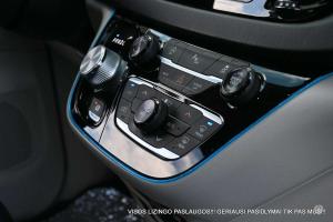 Black Chrysler Pacifica 2018 in Kretinga, with an engine capacity of 3.61 L and mileage of 131 thousand km for 15499 €, photo 28 on AUTOMOTO.COM.LV
