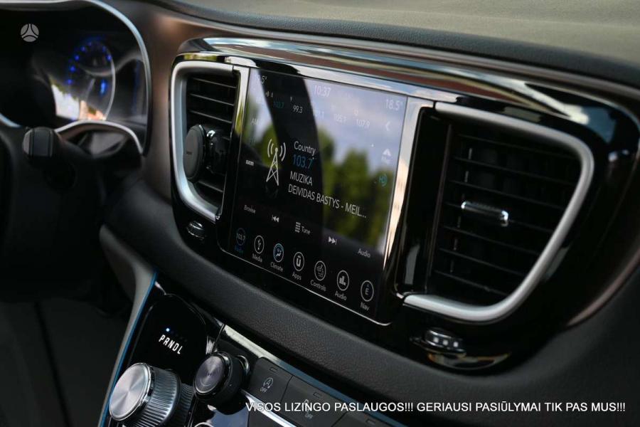 Black Chrysler Pacifica 2018 in Kretinga, with an engine capacity of 3.61 L and mileage of 131 thousand km for 15499 €, photo 29 on AUTOMOTO.COM.LV