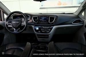 Black Chrysler Pacifica 2018 in Kretinga, with an engine capacity of 3.61 L and mileage of 131 thousand km for 15499 €, photo 30 on AUTOMOTO.COM.LV