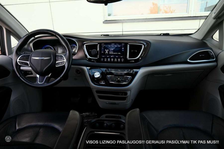 Black Chrysler Pacifica 2018 in Kretinga, with an engine capacity of 3.61 L and mileage of 131 thousand km for 15499 €, photo 30 on AUTOMOTO.COM.LV