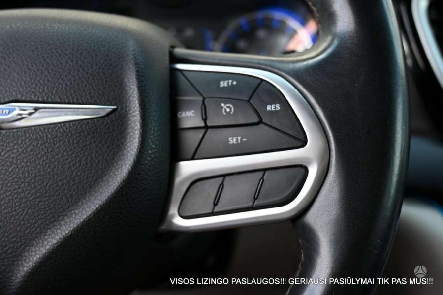 Black Chrysler Pacifica 2018 in Kretinga, with an engine capacity of 3.61 L and mileage of 131 thousand km for 15499 €, photo 35 on AUTOMOTO.COM.LV
