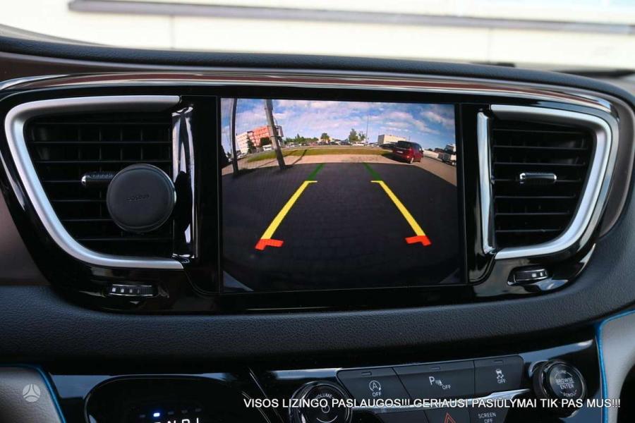 Black Chrysler Pacifica 2018 in Kretinga, with an engine capacity of 3.61 L and mileage of 131 thousand km for 15499 €, photo 37 on AUTOMOTO.COM.LV