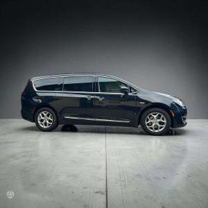 Melns Chrysler Pacifica 2018 Marijampole, ar dzinēja tilpumu 3.60 L un nobraukumu 125 tūkst. km par 13890 €, foto 3 vietnē AUTOMOTO.COM.LV