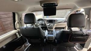 Melns Chrysler Pacifica 2018 Marijampole, ar dzinēja tilpumu 3.60 L un nobraukumu 125 tūkst. km par 13890 €, foto 5 vietnē AUTOMOTO.COM.LV