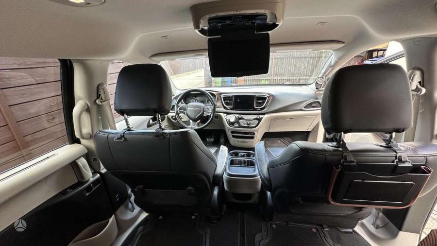 Melns Chrysler Pacifica 2018 Marijampole, ar dzinēja tilpumu 3.60 L un nobraukumu 125 tūkst. km par 13890 €, foto 5 vietnē AUTOMOTO.COM.LV