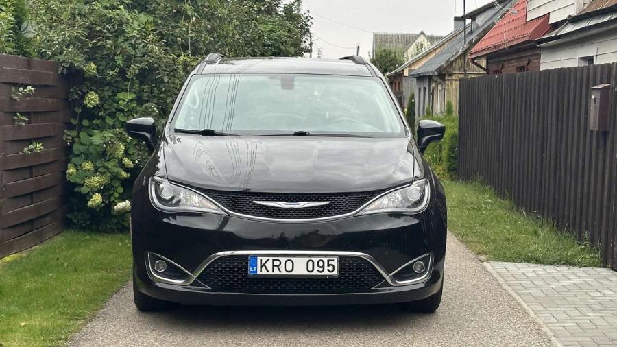 Melns Chrysler Pacifica 2018 Marijampole, ar dzinēja tilpumu 3.60 L un nobraukumu 125 tūkst. km par 13890 €, foto 6 vietnē AUTOMOTO.COM.LV