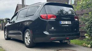 Melns Chrysler Pacifica 2018 Marijampole, ar dzinēja tilpumu 3.60 L un nobraukumu 125 tūkst. km par 13890 €, foto 7 vietnē AUTOMOTO.COM.LV