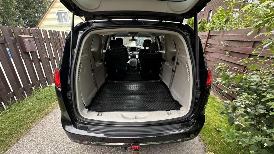 Melns Chrysler Pacifica 2018 Marijampole, ar dzinēja tilpumu 3.60 L un nobraukumu 125 tūkst. km par 13890 €, foto 9 vietnē AUTOMOTO.COM.LV