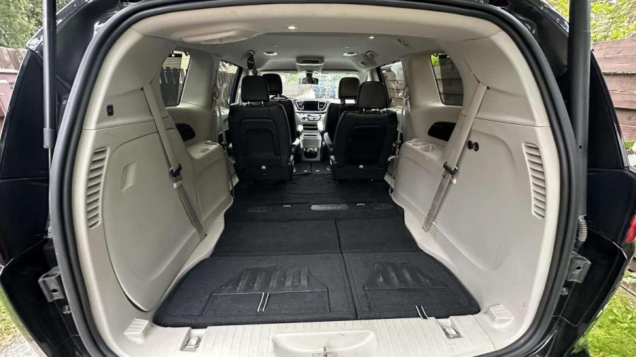 Melns Chrysler Pacifica 2018 Marijampole, ar dzinēja tilpumu 3.60 L un nobraukumu 125 tūkst. km par 13890 €, foto 10 vietnē AUTOMOTO.COM.LV