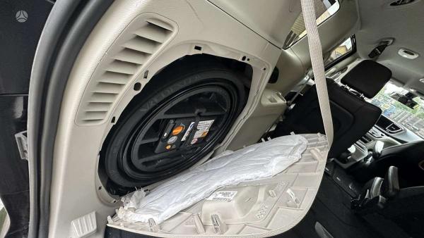 Black Chrysler Pacifica 2018 in Marijampole, with an engine capacity of 3.60 L and mileage of 125 thousand km for 13890 €, photo 11 on AUTOMOTO.COM.LV