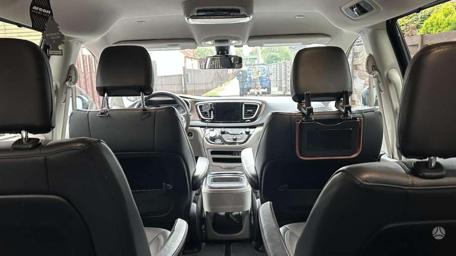 Melns Chrysler Pacifica 2018 Marijampole, ar dzinēja tilpumu 3.60 L un nobraukumu 125 tūkst. km par 13890 €, foto 14 vietnē AUTOMOTO.COM.LV