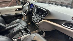 Melns Chrysler Pacifica 2018 Marijampole, ar dzinēja tilpumu 3.60 L un nobraukumu 125 tūkst. km par 13890 €, foto 16 vietnē AUTOMOTO.COM.LV